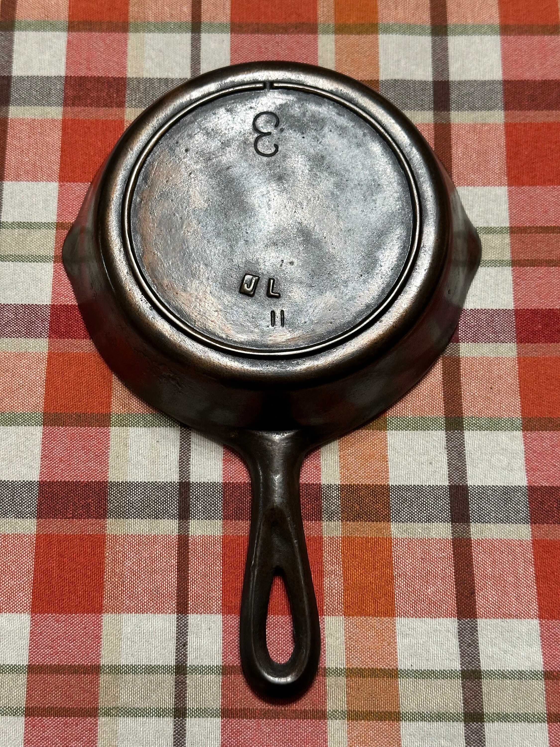 Lodge #3 Single Notch Cast Iron Skillet - Etsy