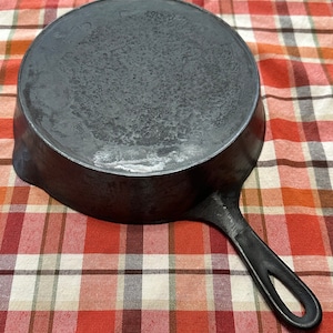 Erie #7 Cast Iron Skillet - Etsy
