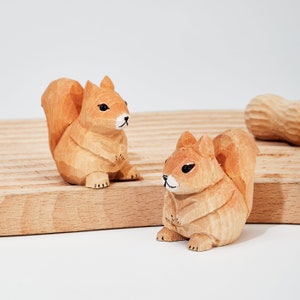 Sisi Carved Wooden Squirrel Wooden Figurines Wooden Animal Home Decor ...