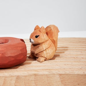 Sisi Carved Wooden Squirrel Wooden Figurines Wooden Animal Home Decor ...