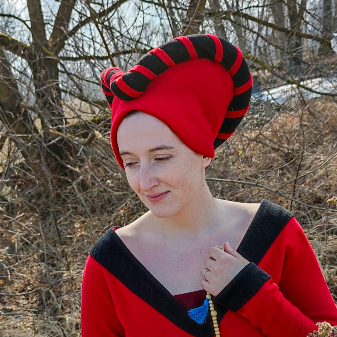 Escoffion - Female Medieval Headwear - Medieval Clothing for A Lady ...