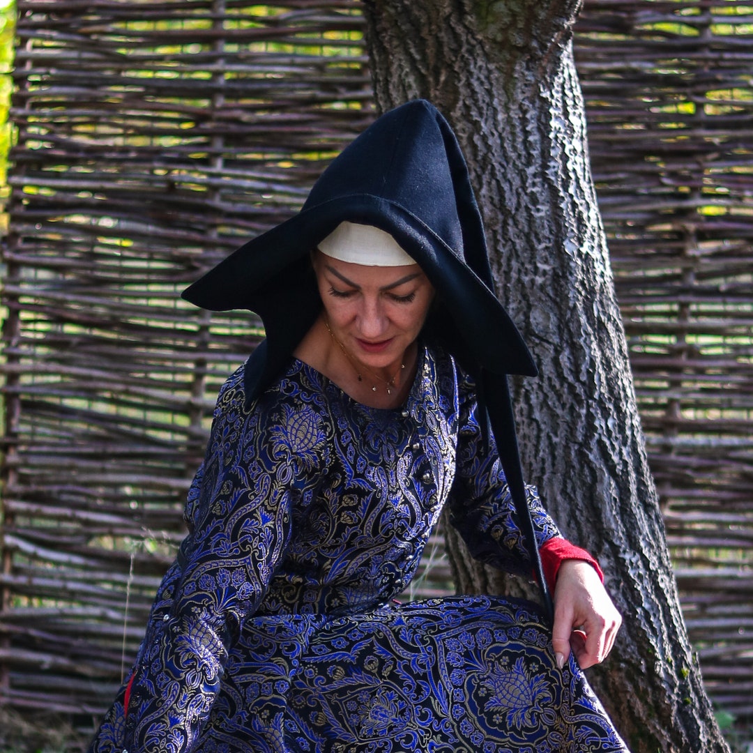 Gremlin Hood - Medieval Women’s Cowl - 15th Century Headwear for ...