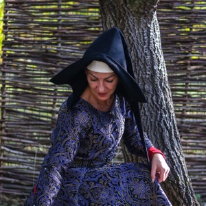 Gremlin Hood - Medieval Women’s Cowl - 15th Century Headwear for ...