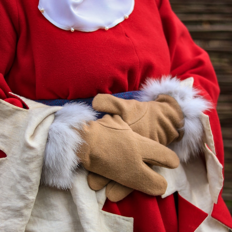 Split Mittens for A Lady - Women’s Mitten Gloves - Medieval Clothing ...