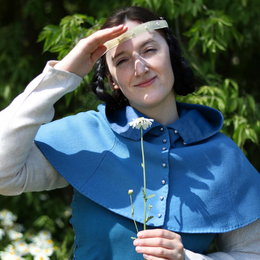 Lady’s Cowl With Buttons - Women's Medieval Hood - 14th & 15th Century ...