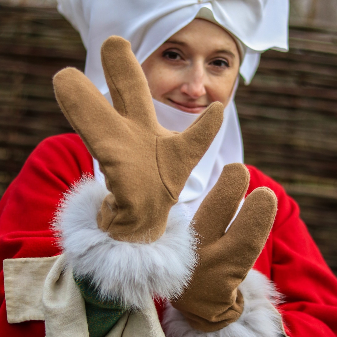 Split Mittens for A Lady Womens Mitten Gloves Medieval Clothing for ...