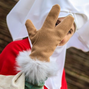 Split Mittens for A Lady - Women’s Mitten Gloves - Medieval Clothing ...