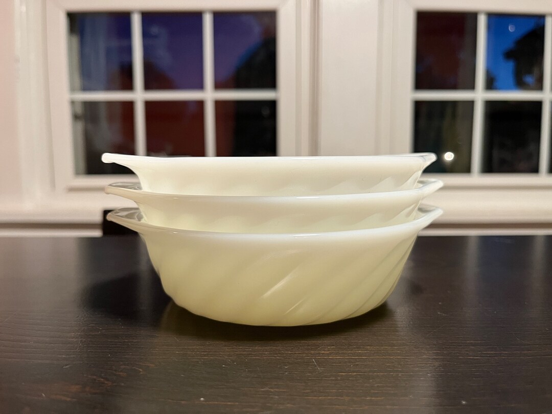 Anchor Hocking Fire King Swirl Milk Glass Mini Casserole Dishes, Set of ...