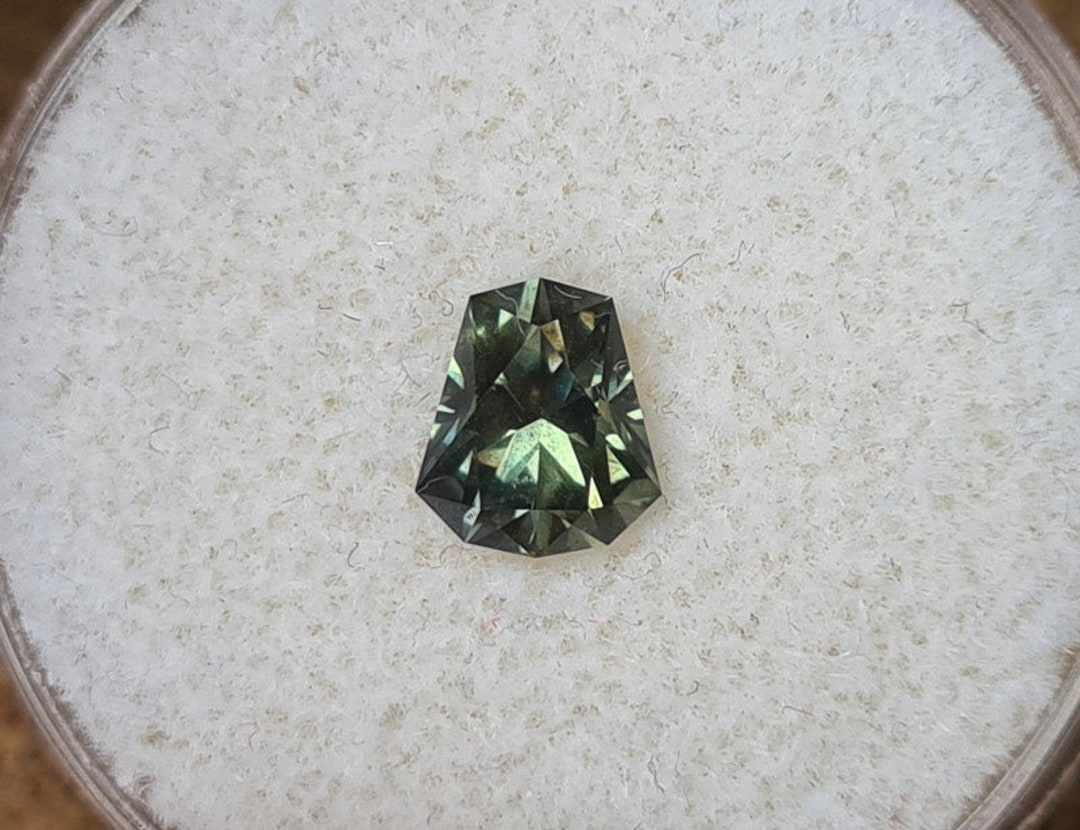 Color-shift. Green To-yellow Green, 1.8 Carat, Lab-certified, Shield ...