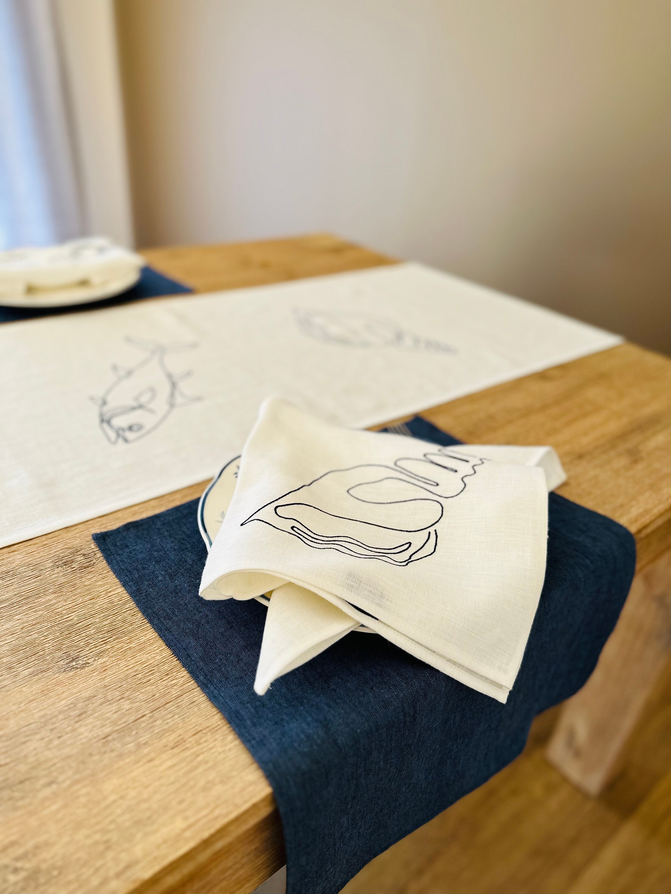 Linen Dinner Napkins With S Fish, a Lobser, a Crab and a Shell ...