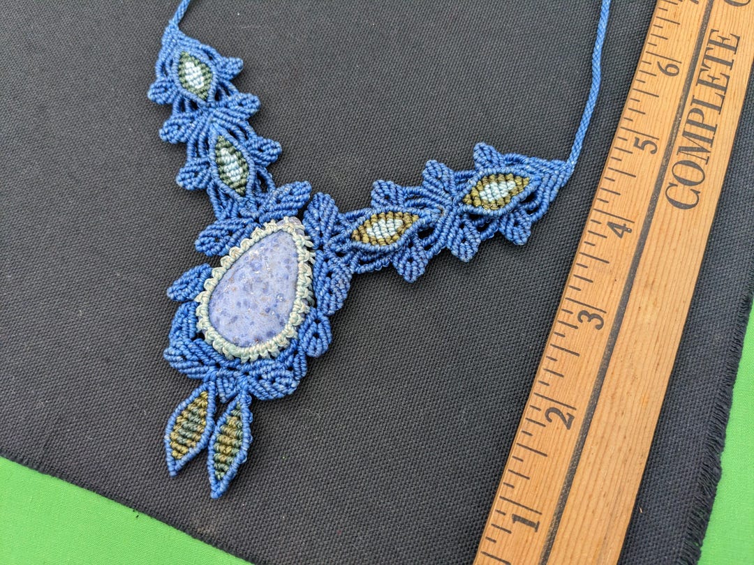 Peruvian Macrame Speckled Sodalite Stone Crystal Pendant Chakruna Blue ...