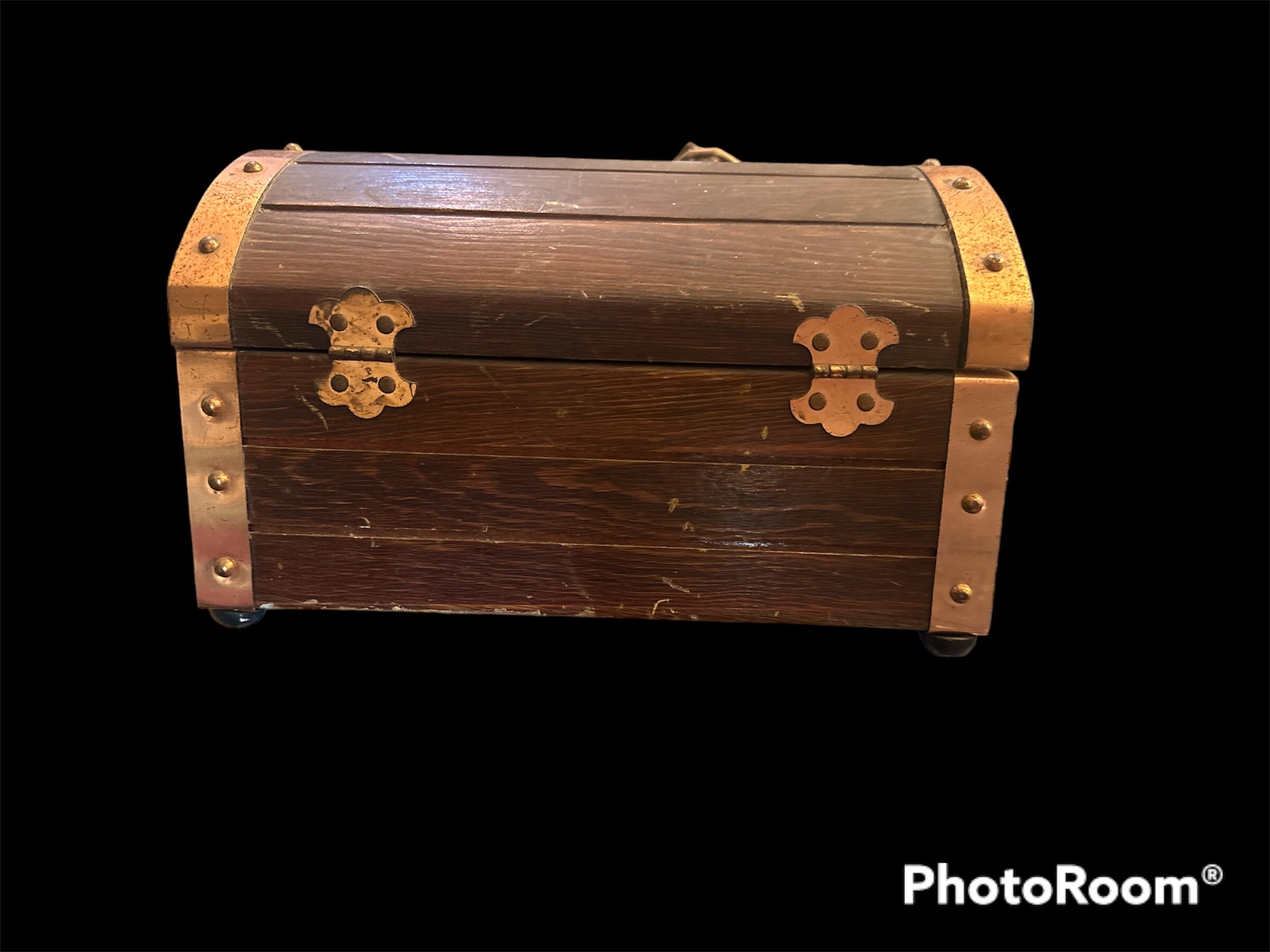 Red Circle Liquor Bar Treasure Chest Display and Music Box - Etsy