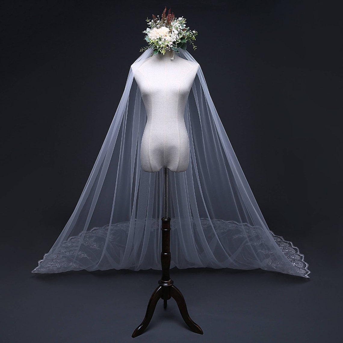 Stunning Scalloped Floral Lace Trim Cathedral Veil | Fancy Floral Lace ...