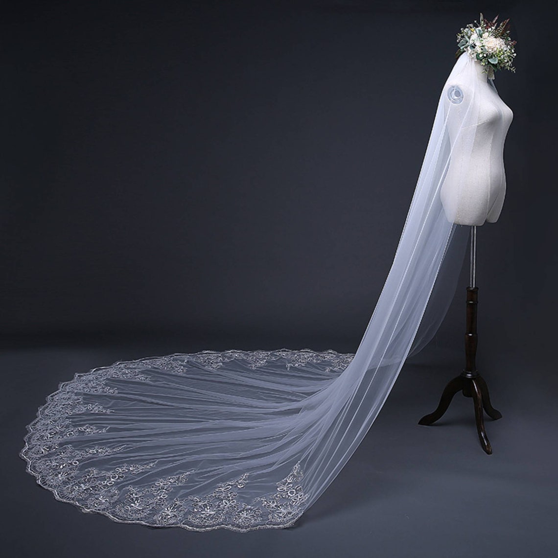 Stunning Scalloped Floral Lace Trim Cathedral Veil | Fancy Floral Lace ...
