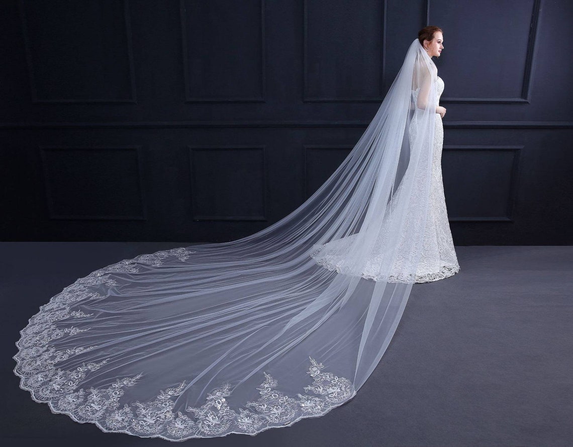 Stunning Scalloped Floral Lace Trim Cathedral Veil | Fancy Floral Lace ...