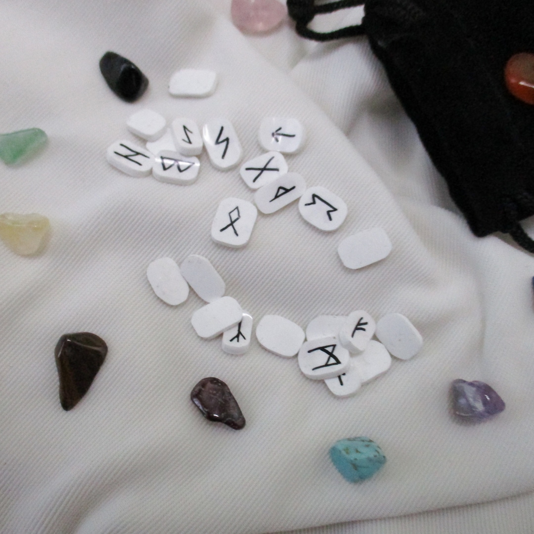 Mini Travel Rune Set With Stone Crystal Chips & Black Velvet Drawstring ...