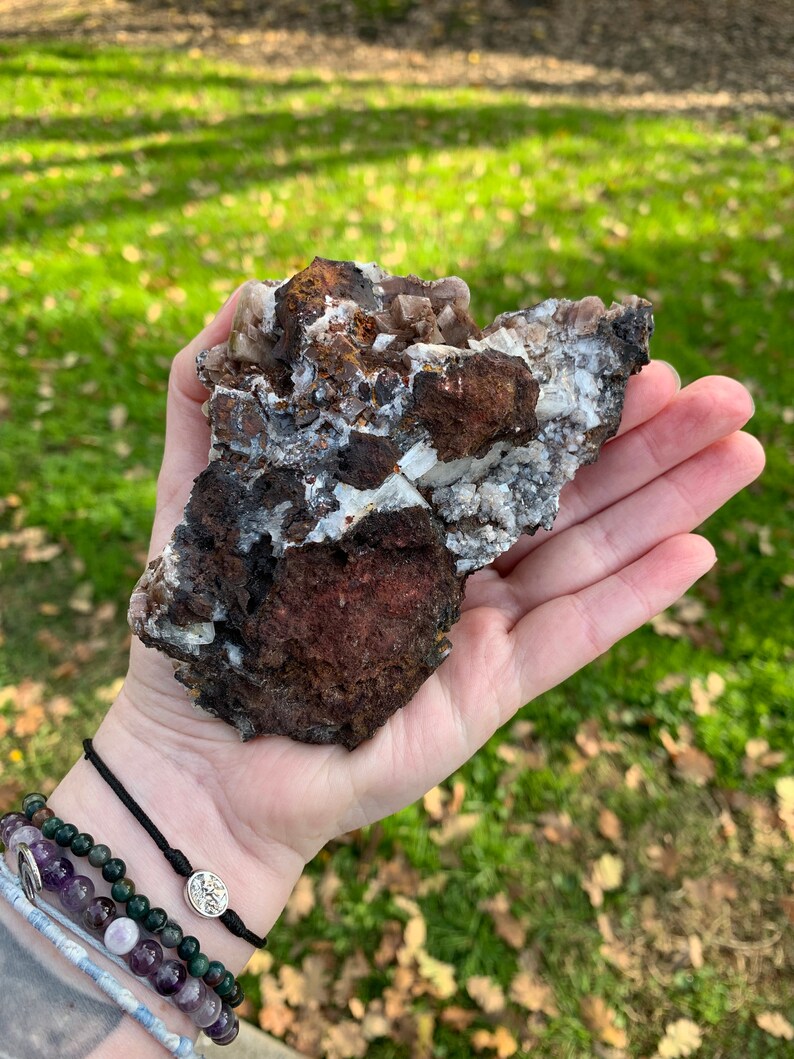 Calcita bladed sobre matriz de roca - Etsy México