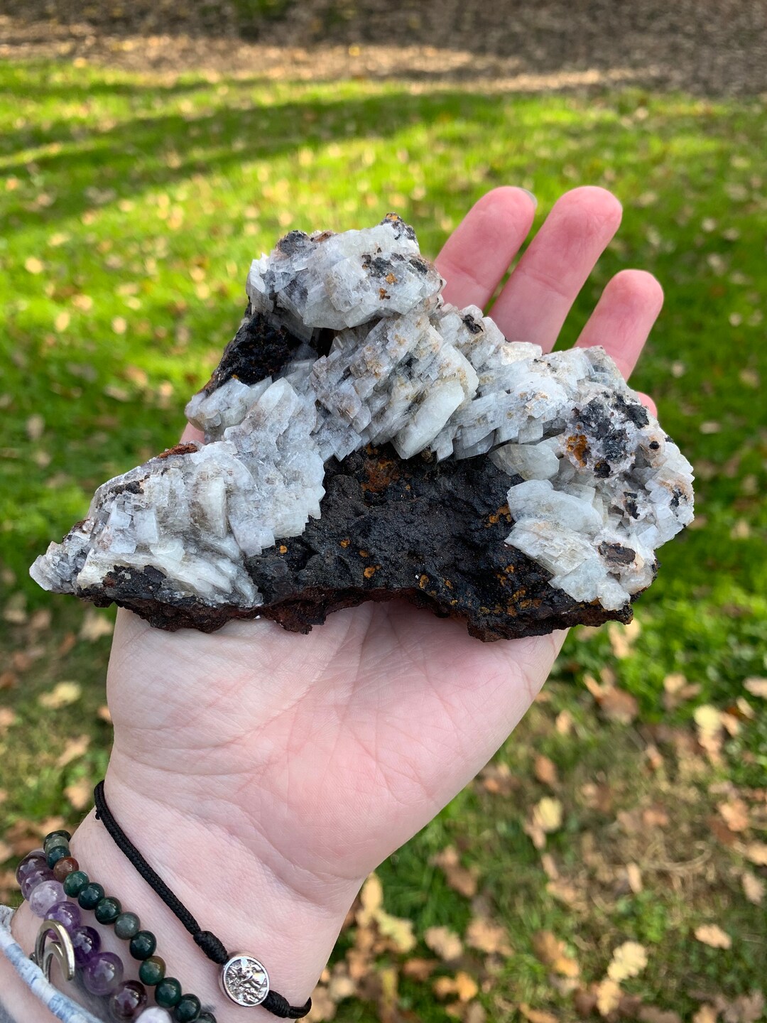 Calcita bladed sobre matriz de roca - Etsy México