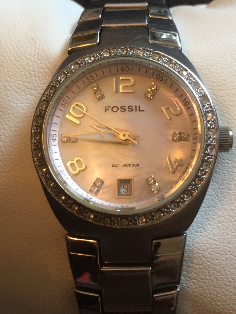 Vintage Fossil CZ Faux Diamonds Ladies Silver Tone Watch With Pearlised ...