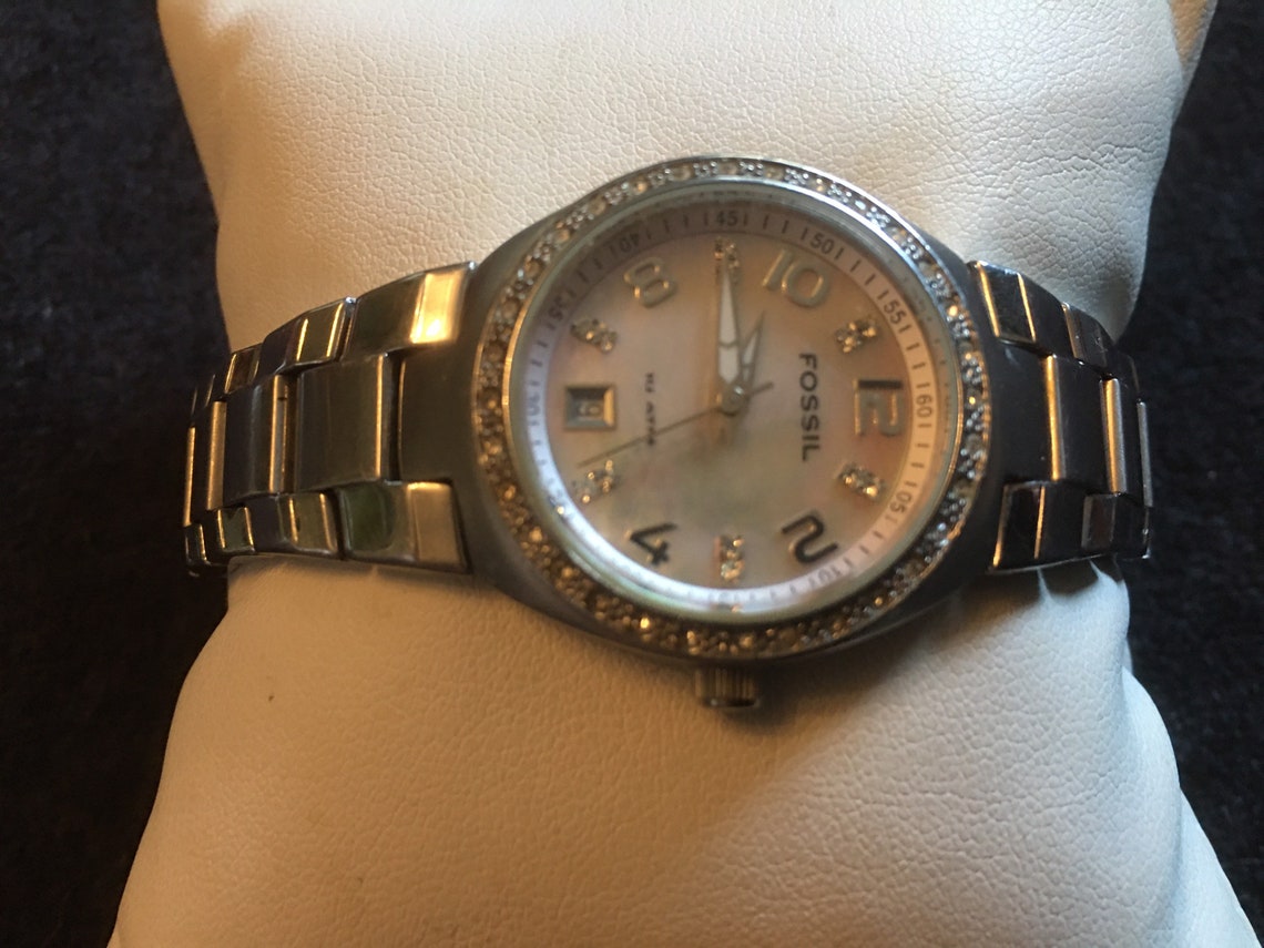 Vintage Fossil CZ Faux Diamonds Ladies Silver Tone Watch With Pearlised ...