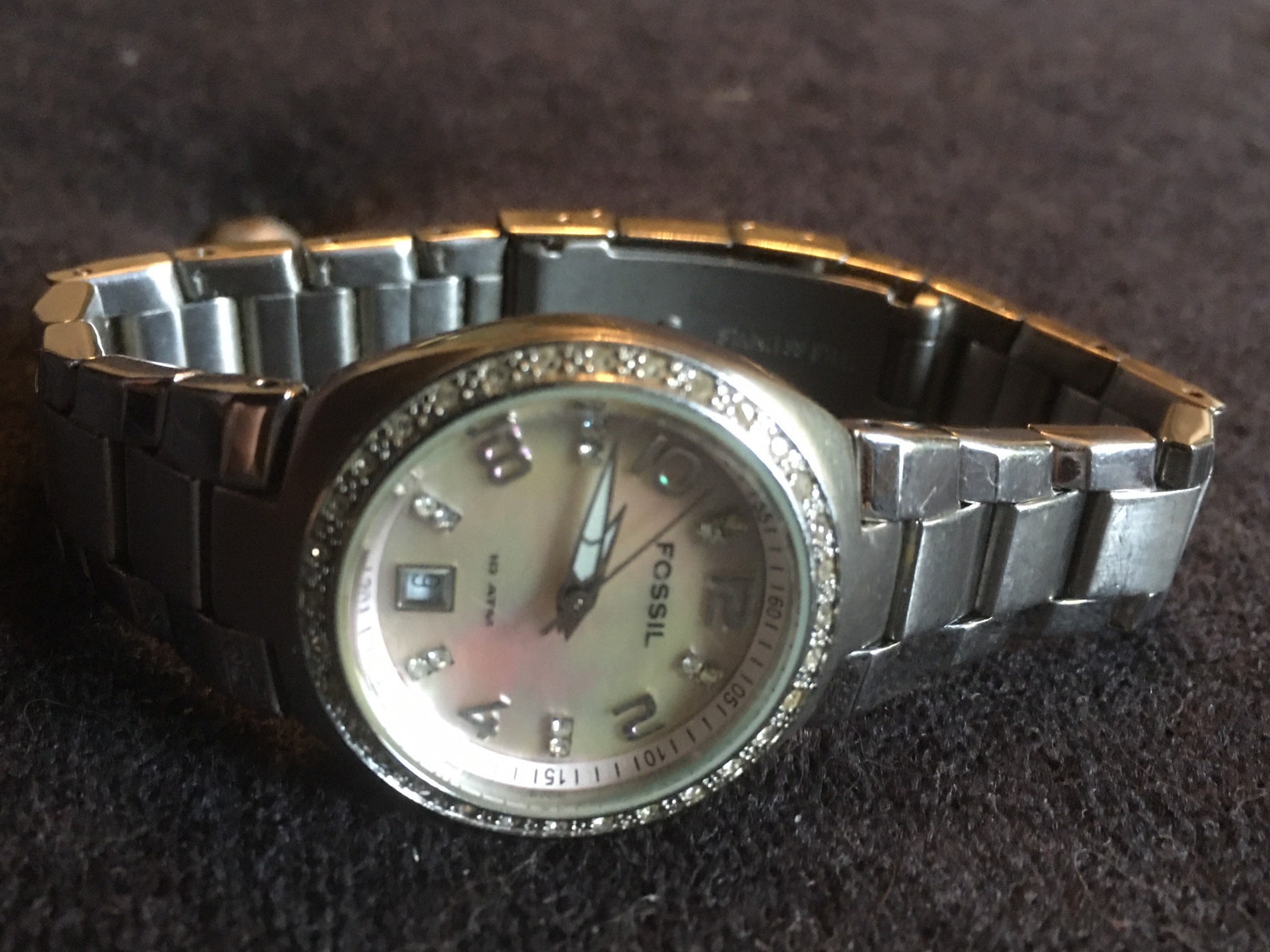Vintage Fossil CZ Faux Diamonds Ladies Silver Tone Watch With Pearlised ...