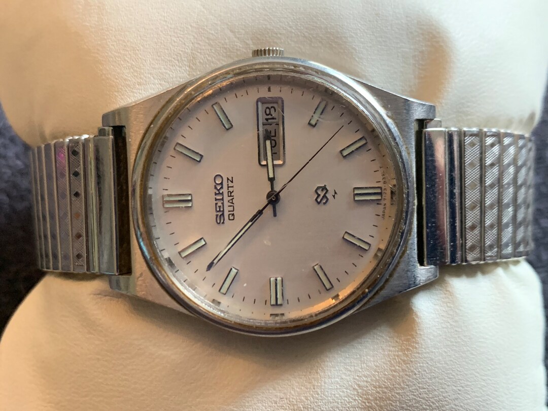 Vintage Rare Seiko SQ 7123-8300 Silver Tone Mens Watch With With Date ...