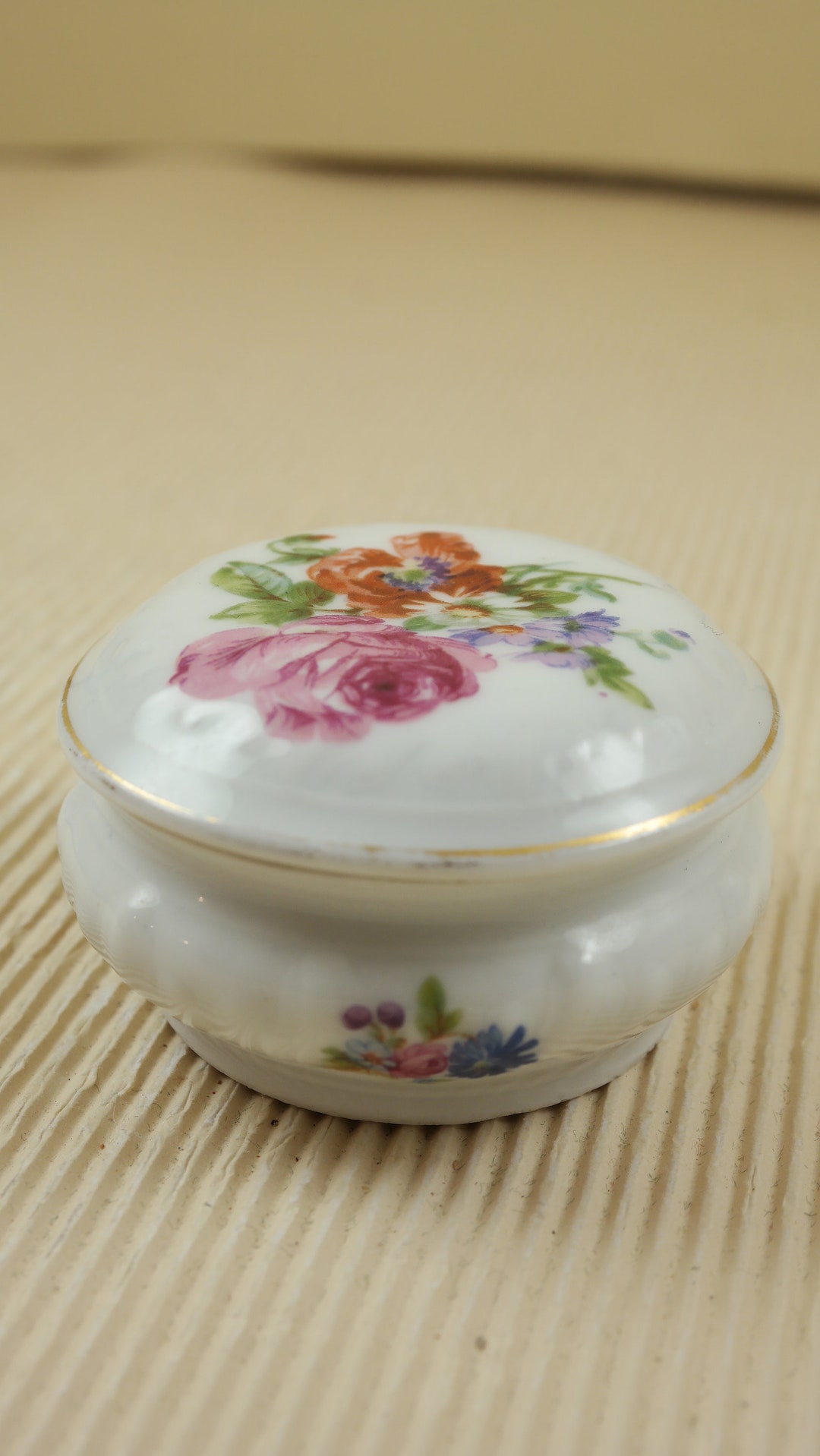 Vintage White Porcelain Round Flower Trinket Ring Box Antique 1905-1931 ...