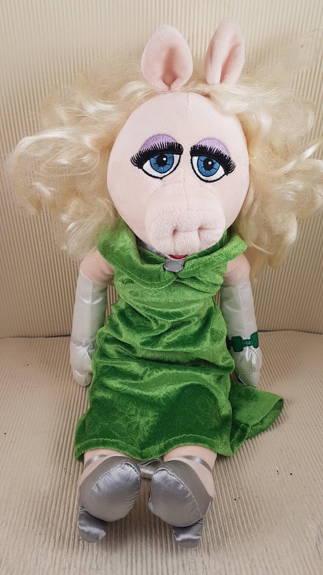 Disney Large 19 Inch Miss Piggy the Muppets Most Wanted Stuffed Plush ...