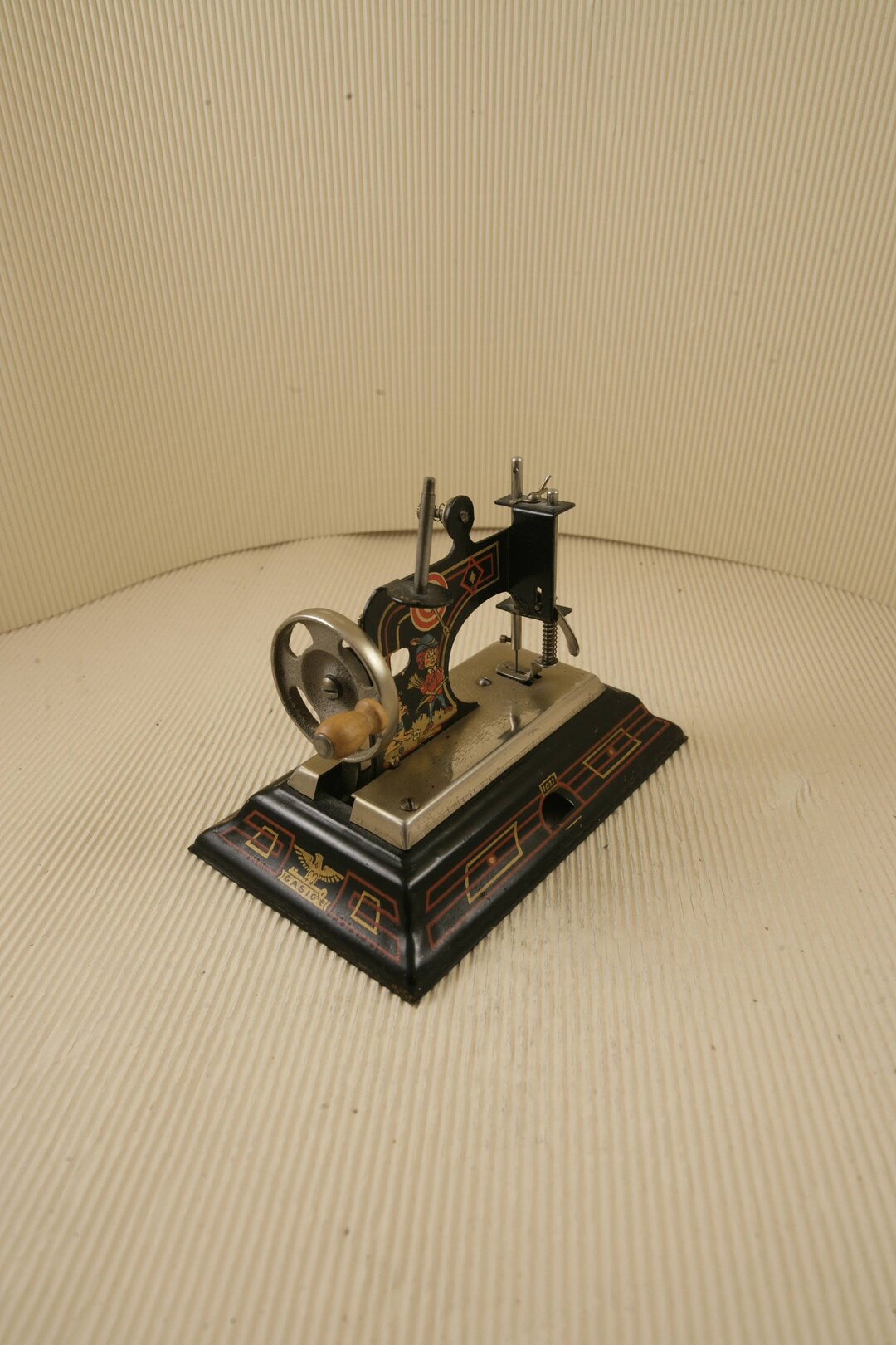 Casige Sewing Machine, vintage child's toy sewing machine, 1940s Made ...
