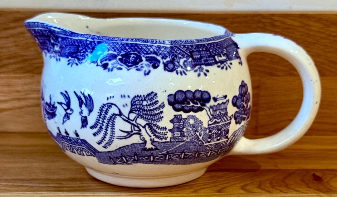 VINTAGE WILLOW CREAMER L 1940s Staffordshire Pottery L Barratts L Milk ...
