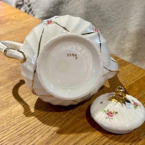 SADLER ENGLISH TEAPOT Rosebud Tea Set L Ivory and Gold With Rosebuds L ...