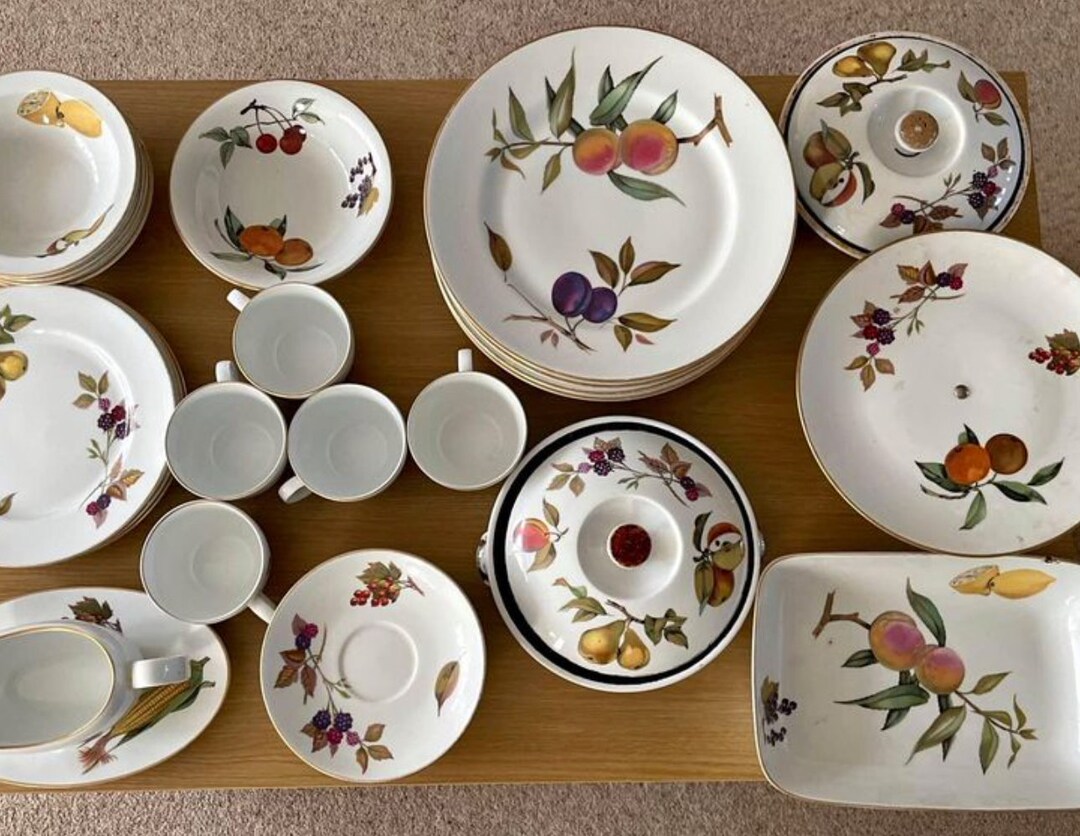 ROYAL WORCESTER EVESHAM Gold Crockery L Oven to Tableware L Plates ...