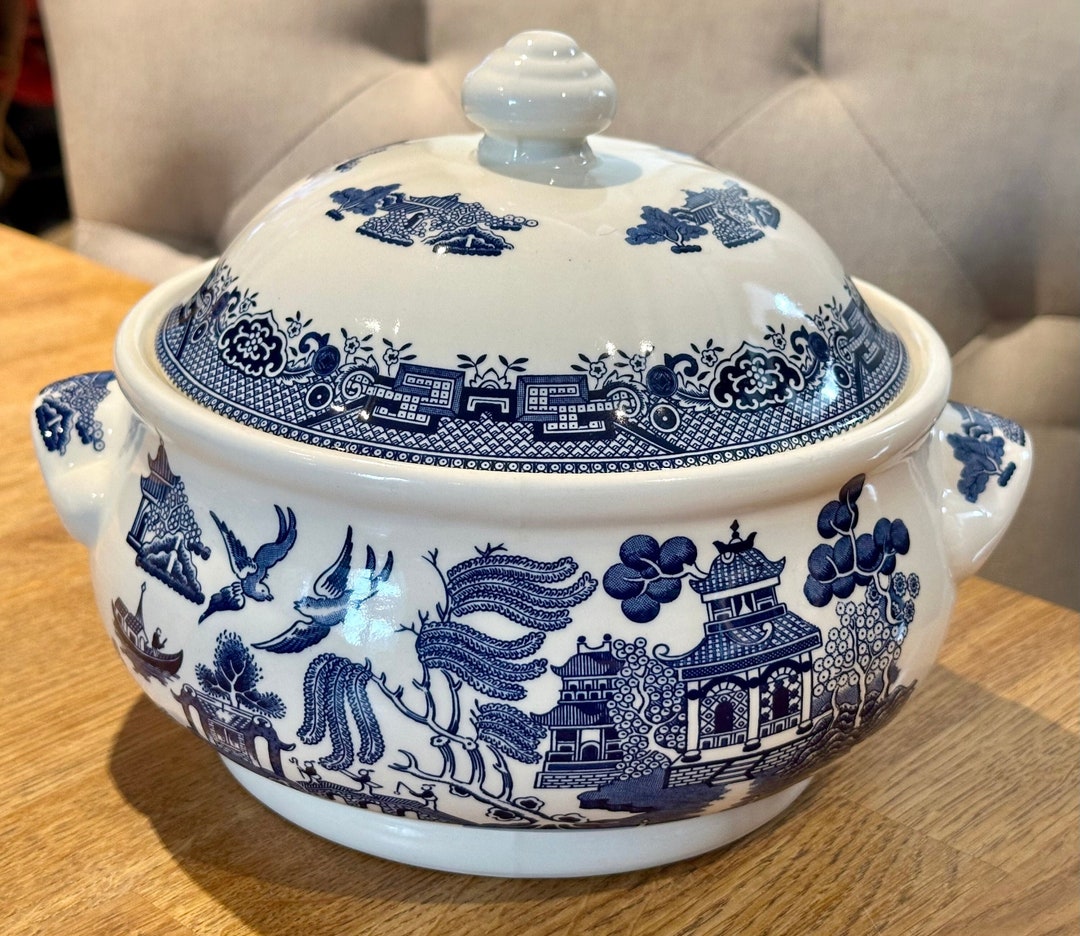 CHURCHILL WILLOW TUREEN Willow Pattern Chinoiserie Round Covered ...