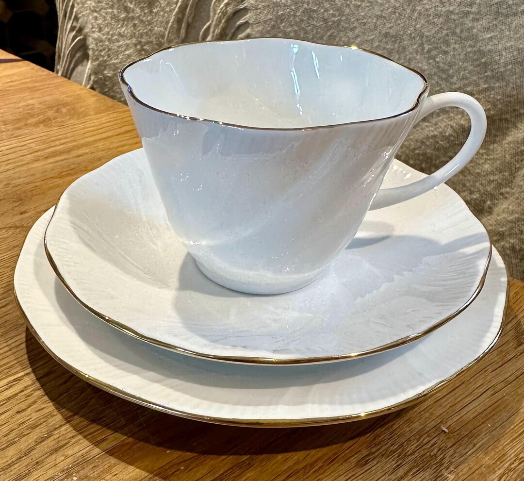 QUEEN’S MARIE TRIO L Teacup, Saucer and Teaplate L Bone China L Made in ...