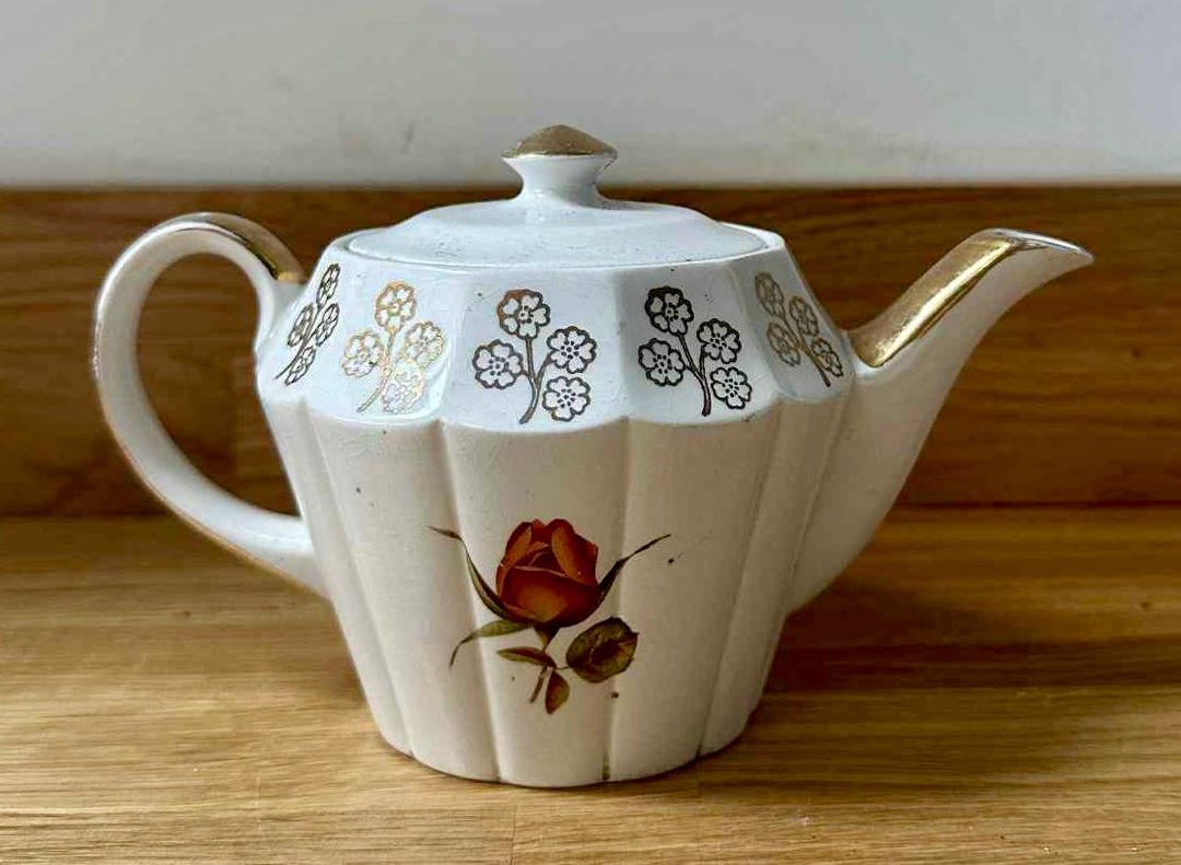 ELLGREAVE HEATMASTER TEAPOT Vintage Fluted Teapot, Red Rose With Gold ...