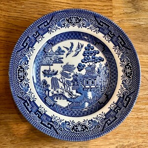 CHURCHILL WILLOW PATTERN Vintage With Magnificent Blue / White Transfer ...