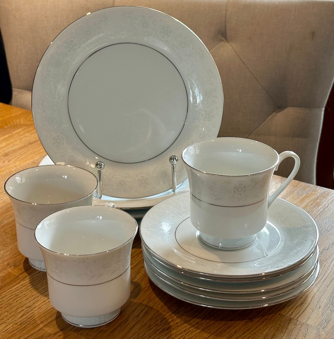 CROWN MING VINTAGE Teacups, Saucers and Tea / Side Plates L Queens Lace ...