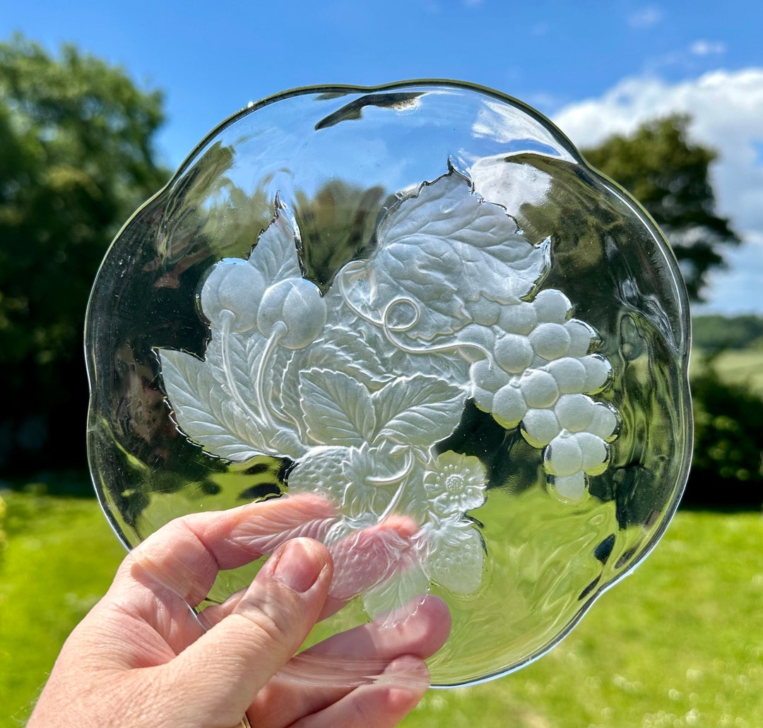 CUT GLASS PLATES / Shallow Dishes L Solid Pieces L Finely Etched With ...