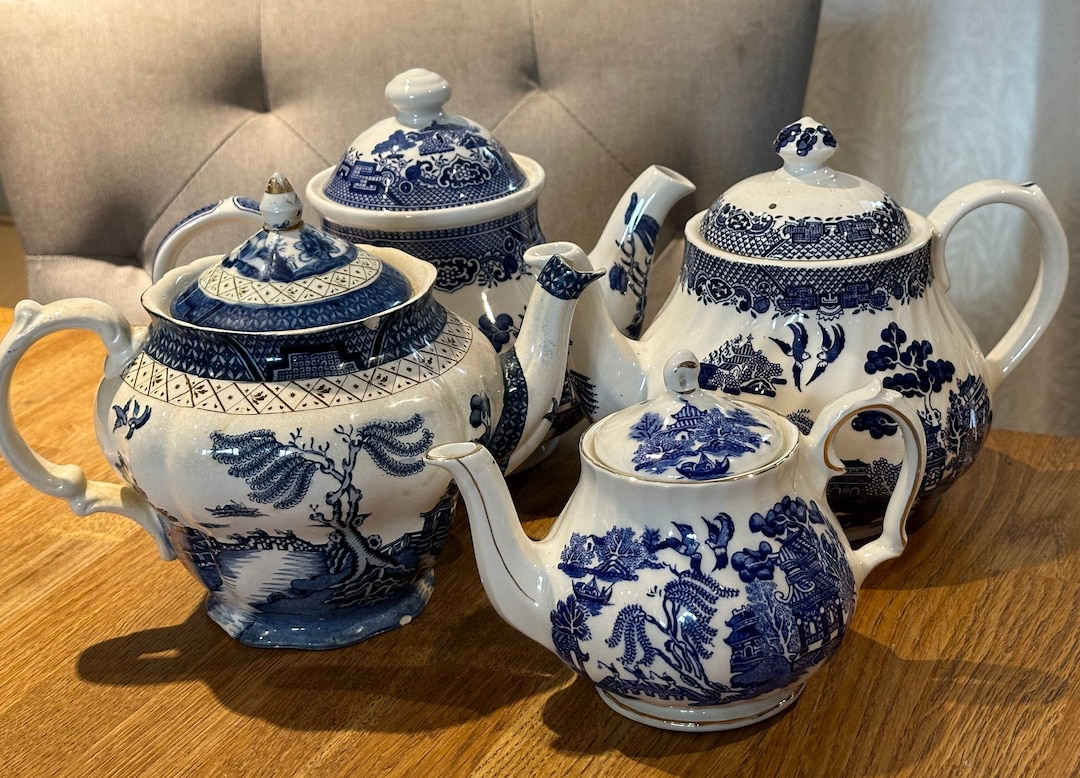 WILLOW PATTERN TEAPOTS Vintage With Magnificent Blue / White Transfer ...