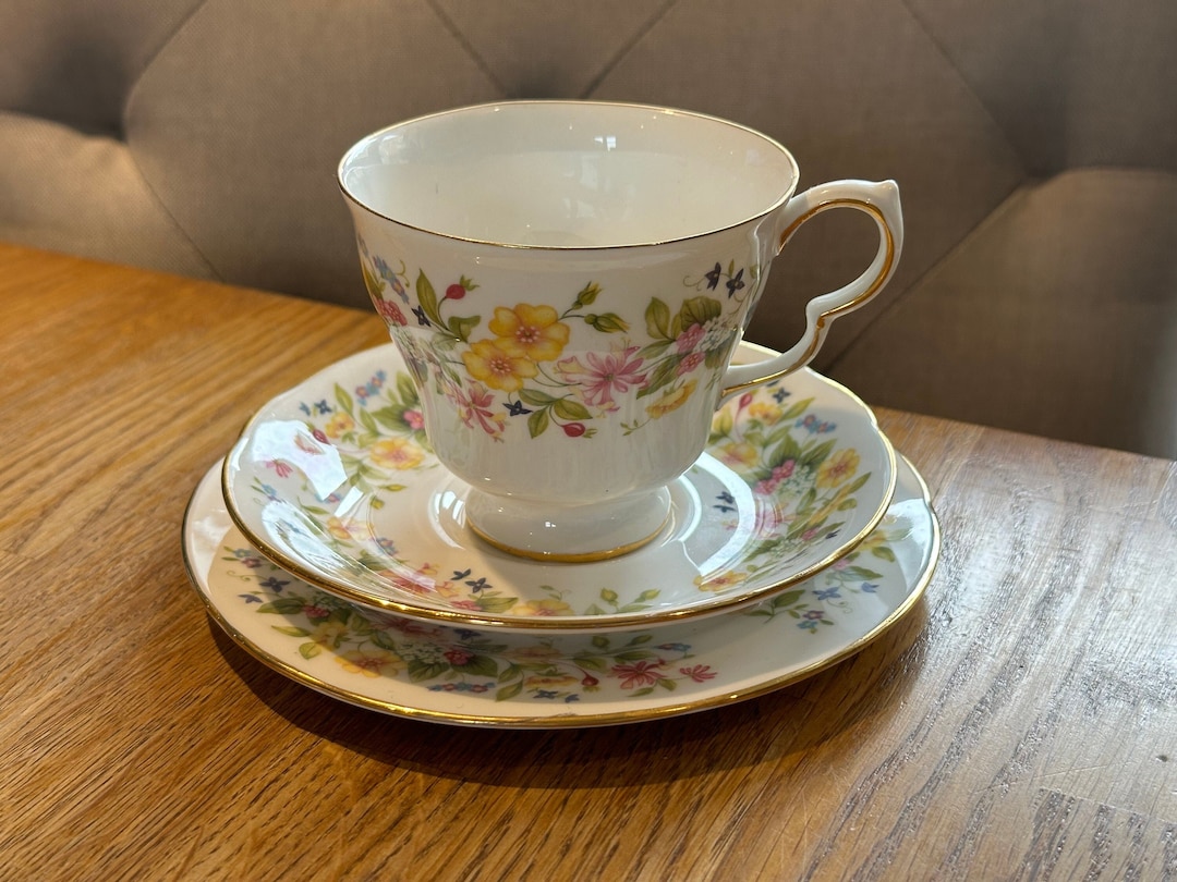 VINTAGE COLCLOUGH HEDGEROW Colclough Stunning. Teacup, Saucer and Tea ...