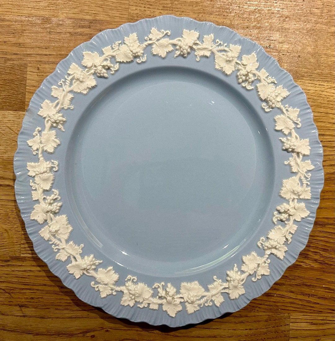 WEDGWOOD & BARLASTON of ETRURIA Queensware 10.5 Inch Dinner Plate L ...