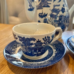 CHURCHILL WILLOW PATTERN Vintage With Magnificent Blue / White Transfer ...