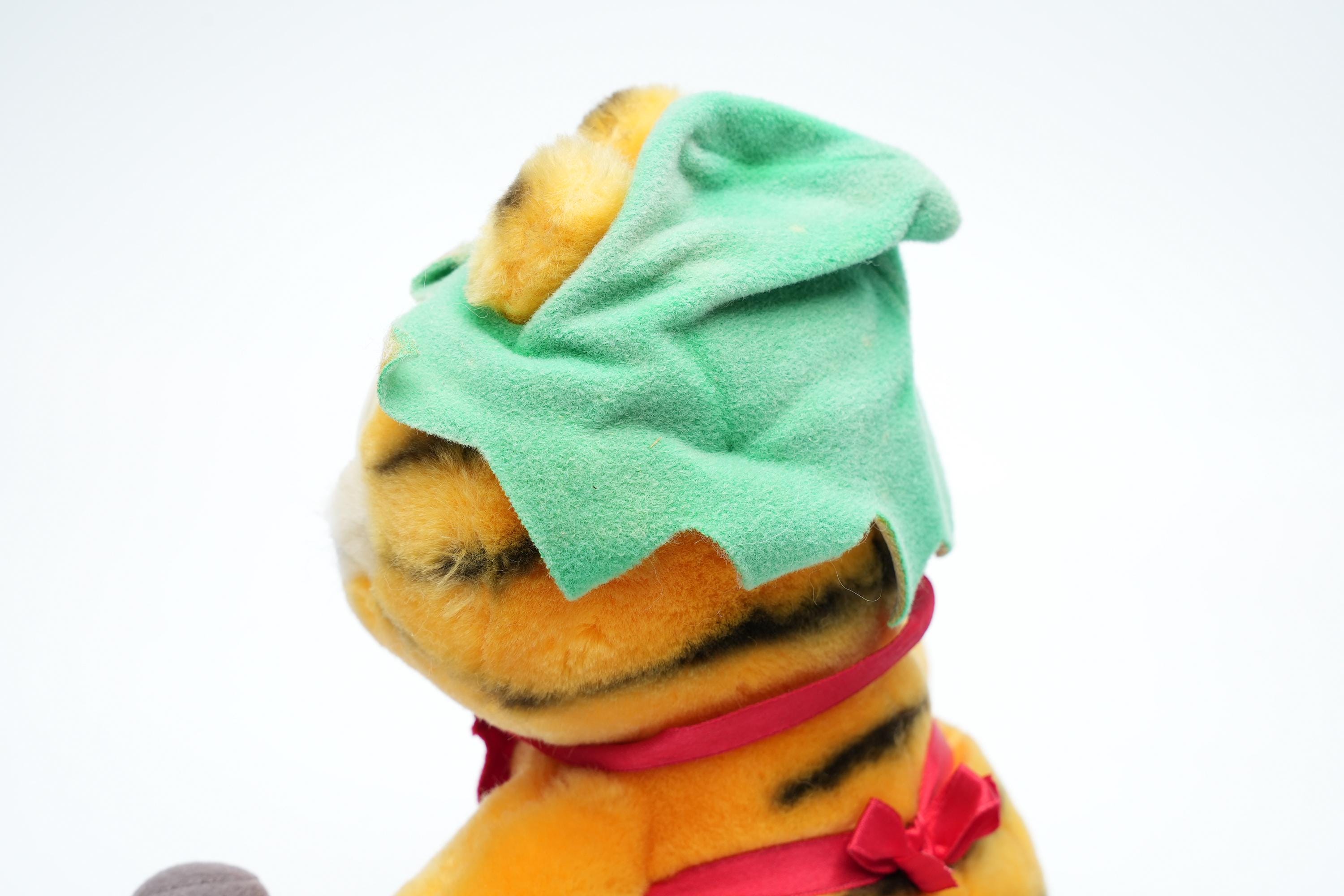 Garfield Christmas Elf Plush Toy – 22 Cm (8.7 Inches) – United Feature ...