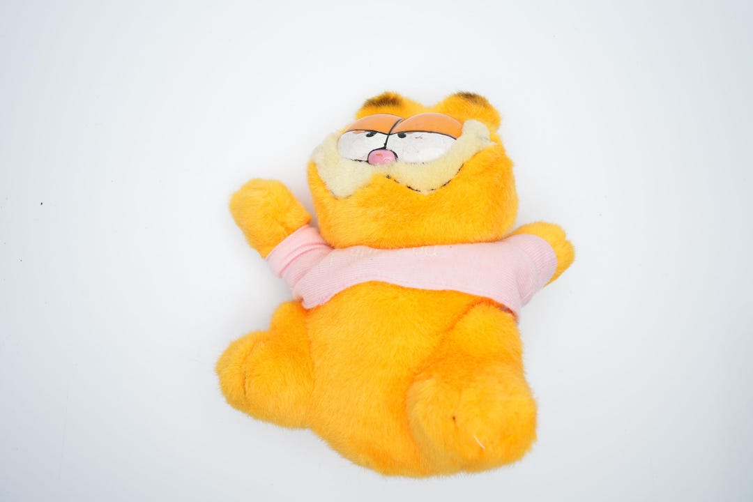 Garfield Plush With Pink Scarf – Vintage 1981 by United Feature ...
