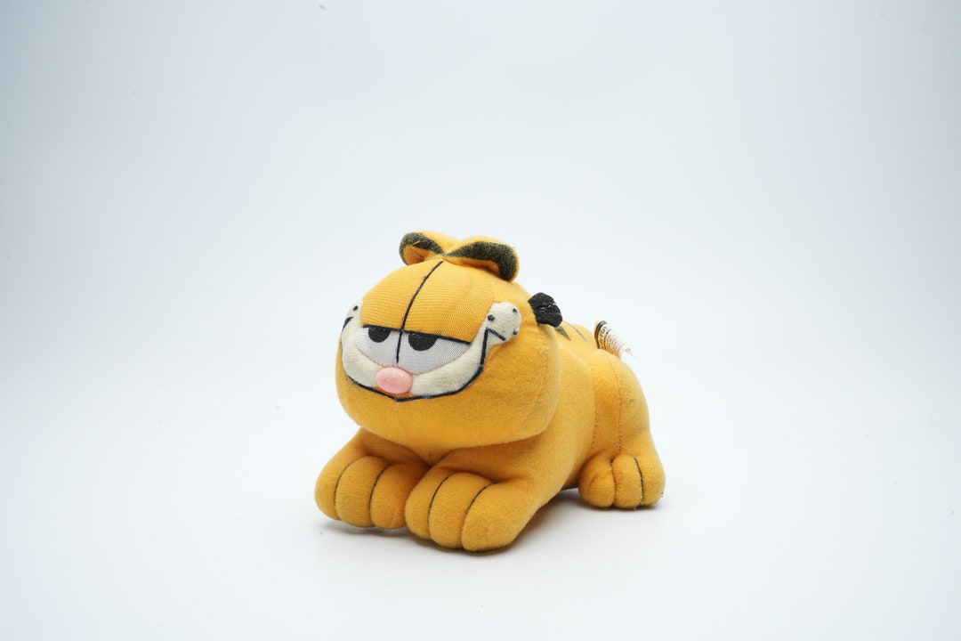 Chilling Garfield Plush – Adorable Vintage Collectible Looking for a ...