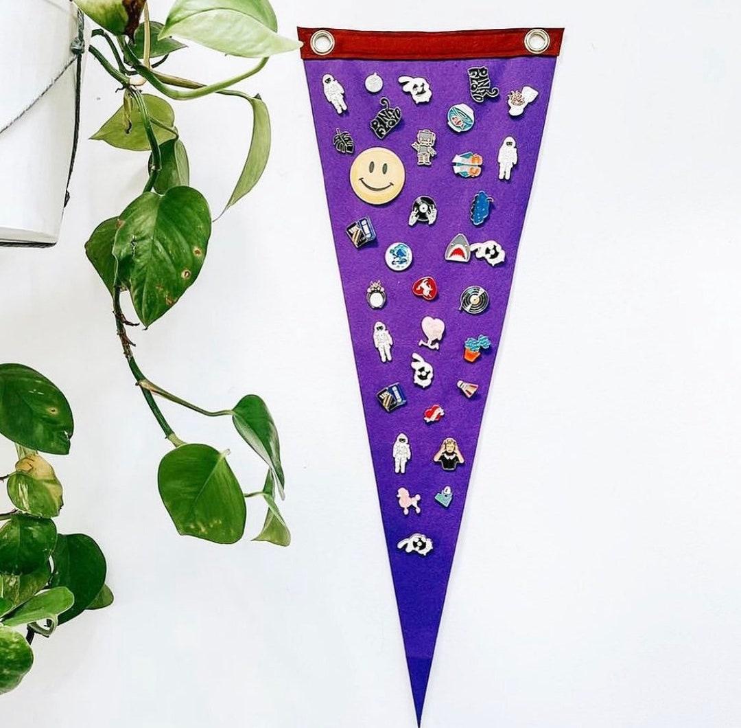 Pennant Pin Display / CUSTOM COLOURS / Felt Pennant / Pennant Flag ...