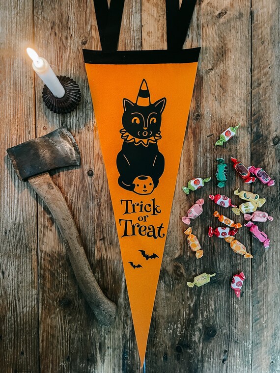 TRICK OR TREAT Pennant Flag / Felt Pennant / Halloween / - Etsy