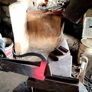 Cat of Iron: Unique Memories Shaped by Artistic Forging Blacksmith Art ...