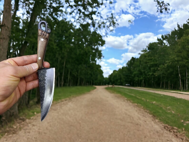 Rustic Handcrafted Knives – Timeless Craftsmanship With Genuine Leather ...