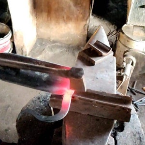 Cat of Iron: Unique Memories Shaped by Artistic Forging Blacksmith Art ...